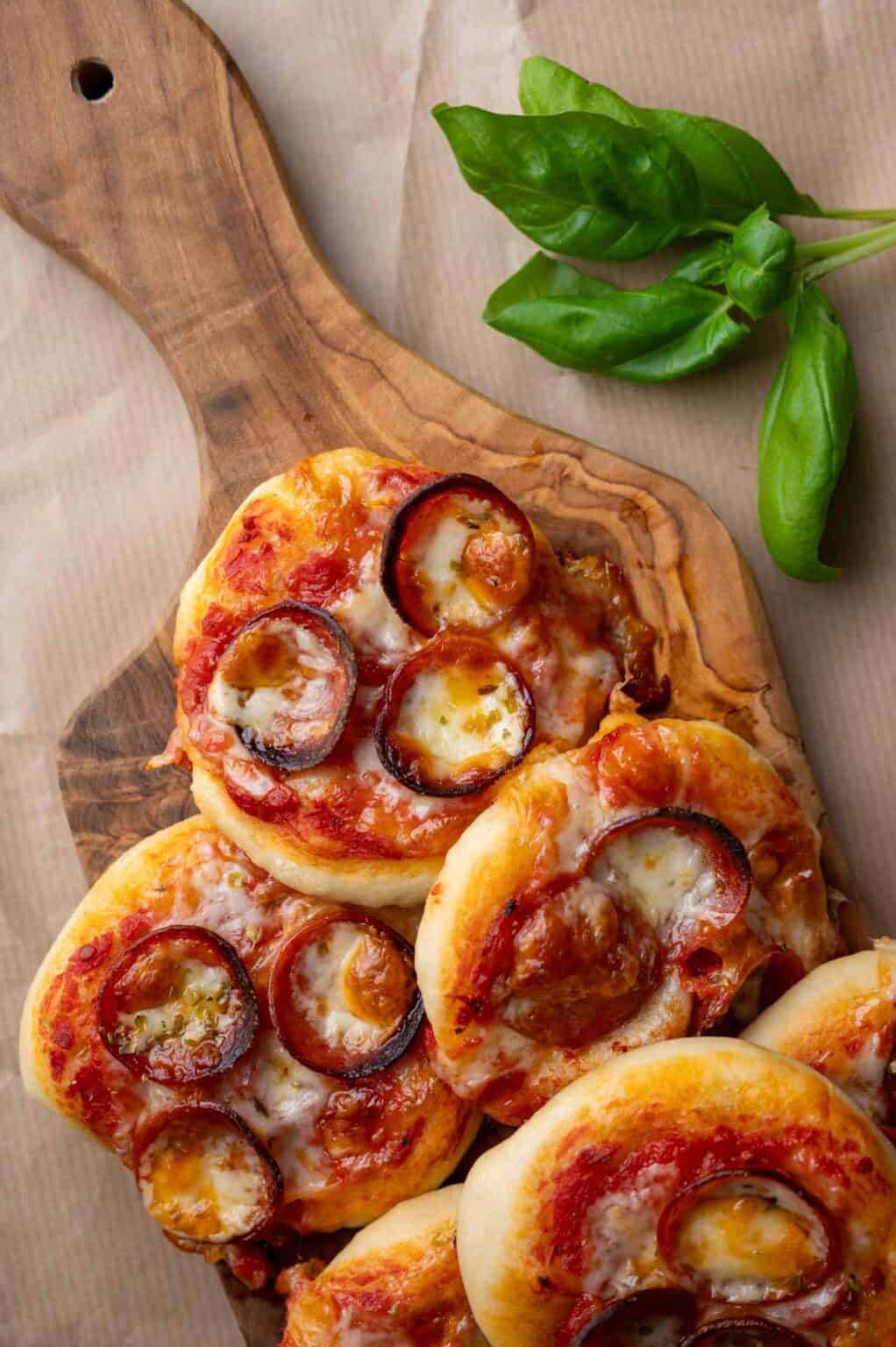 Mini Pizzetta (mini bite-sized pizza) - LadyPearTree
