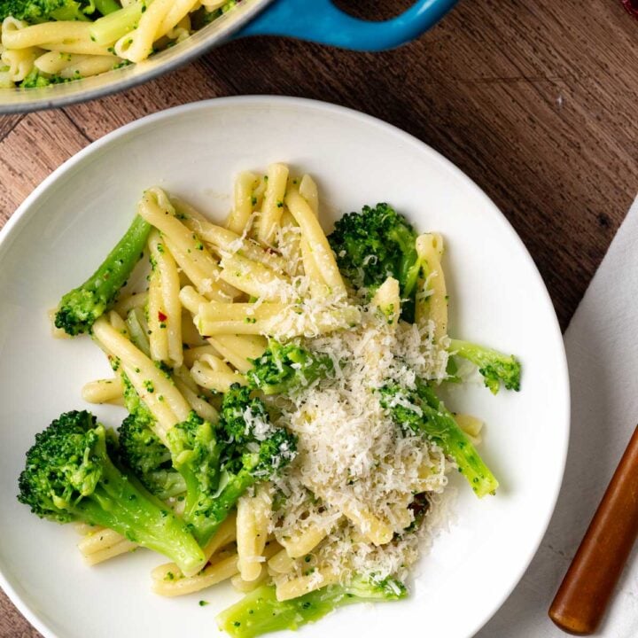 Italian Broccoli Pasta with Garlic and Olive Oil (quick recipe ...
