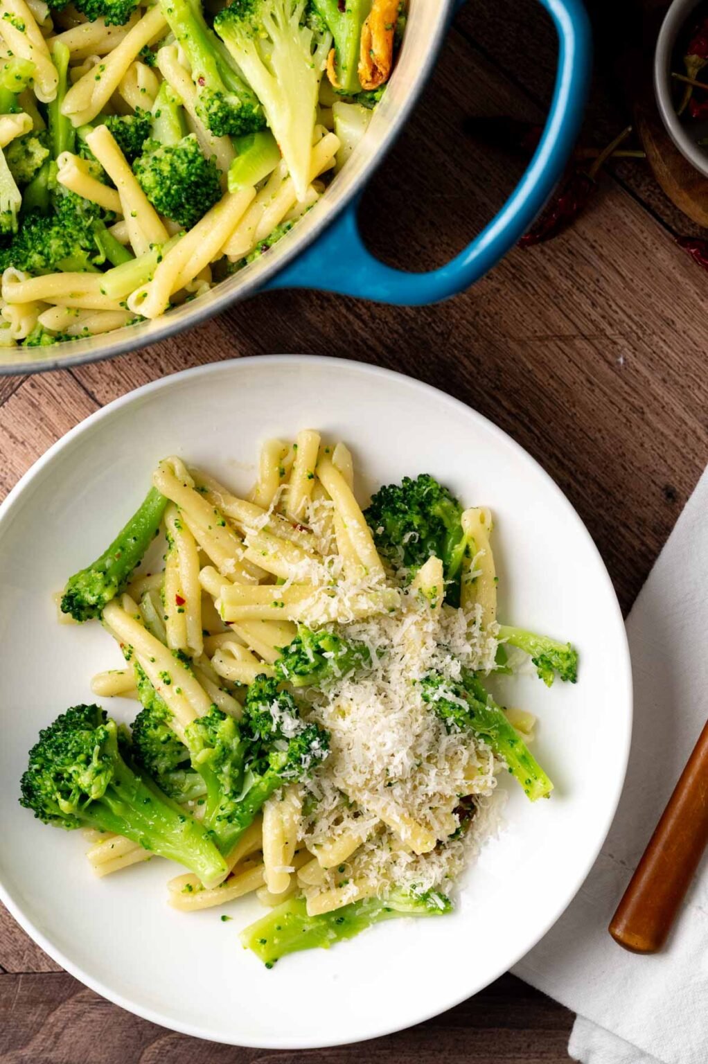 Italian Broccoli Pasta with Garlic and Olive Oil (quick recipe ...
